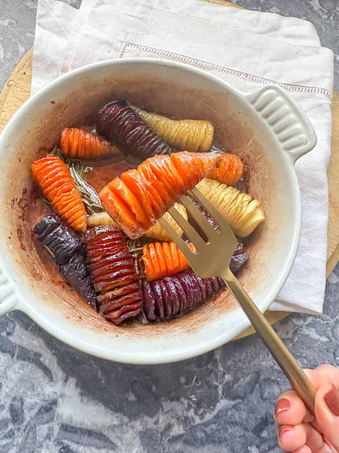 Roasted Hasselback Carrots With Honey And Rosemary - Rosanna ETC